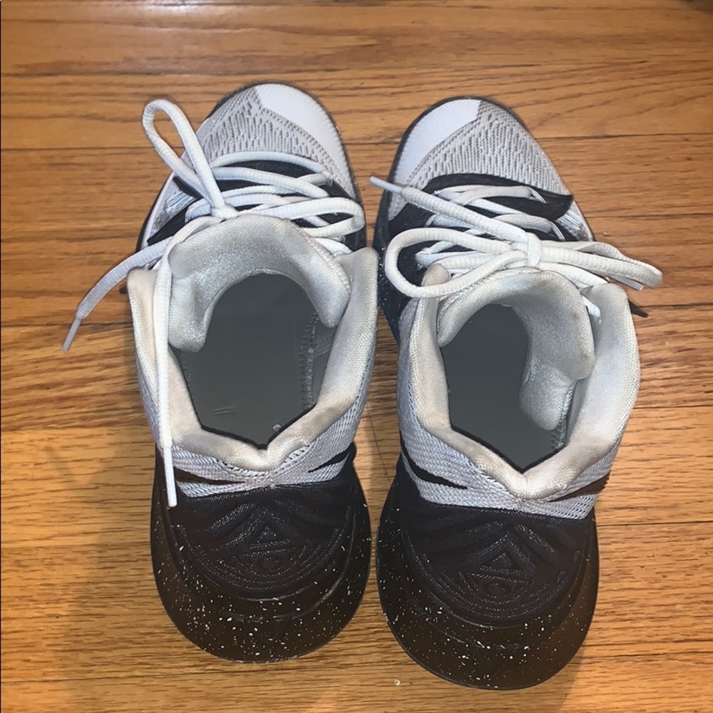 Nike Kyrie “Oreo” - Gem